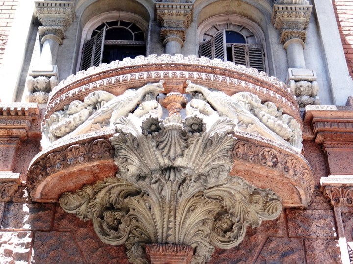 LA CASA DE LOS PAVOS REALES: LA PERLA OCULTA DEL ONCE (por Pablo R ...